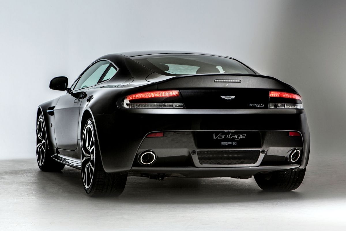 Aston Martin Heck