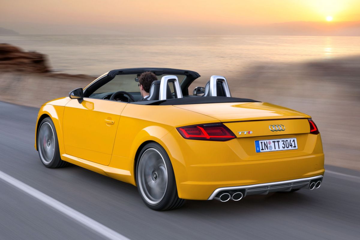 Luxurioser Fahrspas Unter Freiem Himmel Der Audi Tt Cabrio