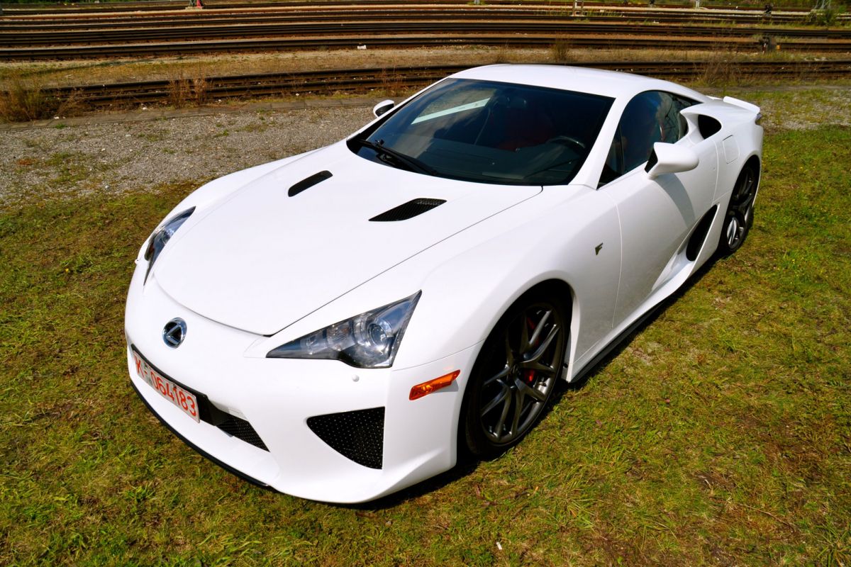 Lexus LFA Test - Eine Drehorgel im Großstadtverkehr - Speed Heads