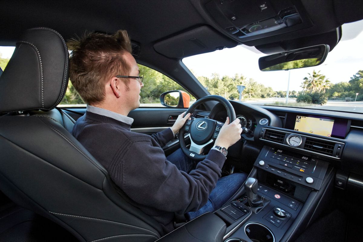 Luxus Was Lenkt Sie Wahrend Der Fahrt Stark Ab Bilder