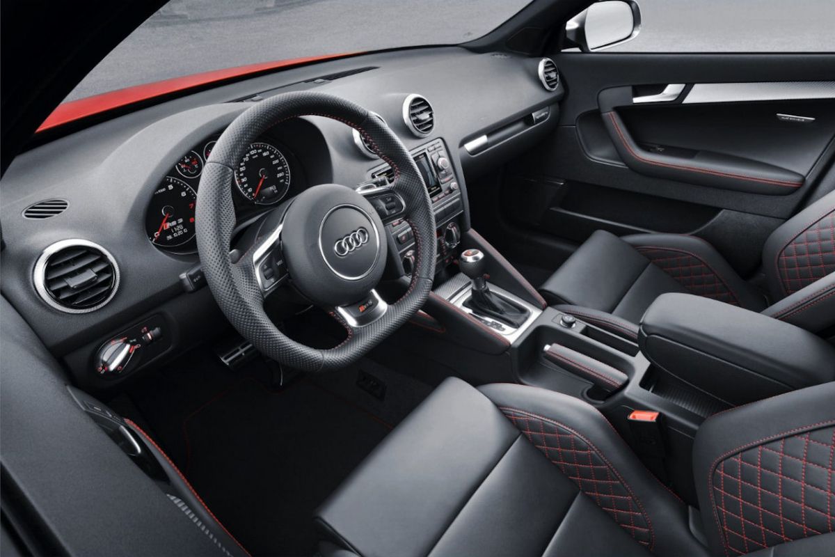 Audi RS 3 Sportback: Mächtige Performance im Kompaktformat - Speed Heads
