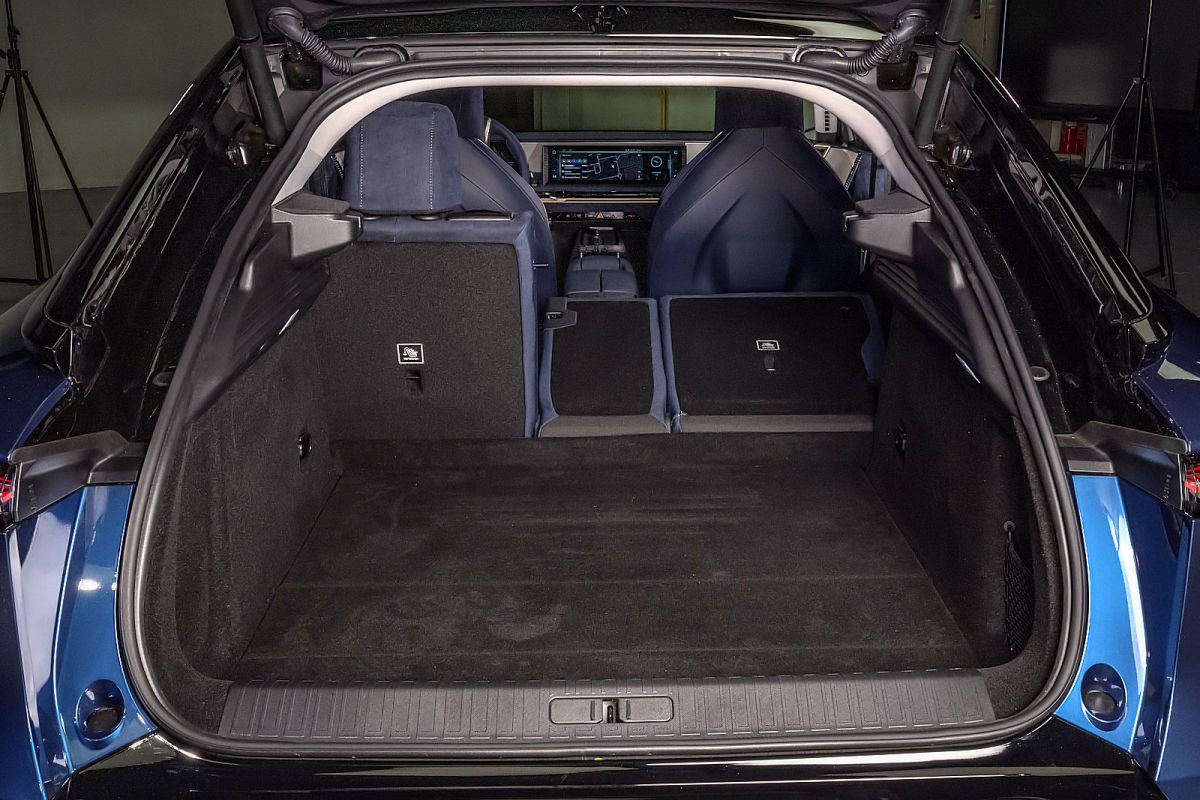 DS No8: 750 km - der edle Elektro-Cruiser im ersten Check - Speed Heads