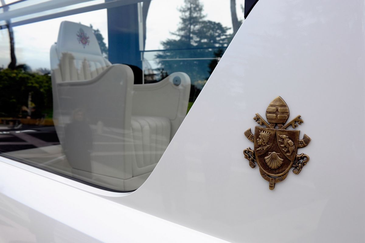 Habemus Papamobil: Neuer Papst Franziskus I darf Mercedes fahren ...