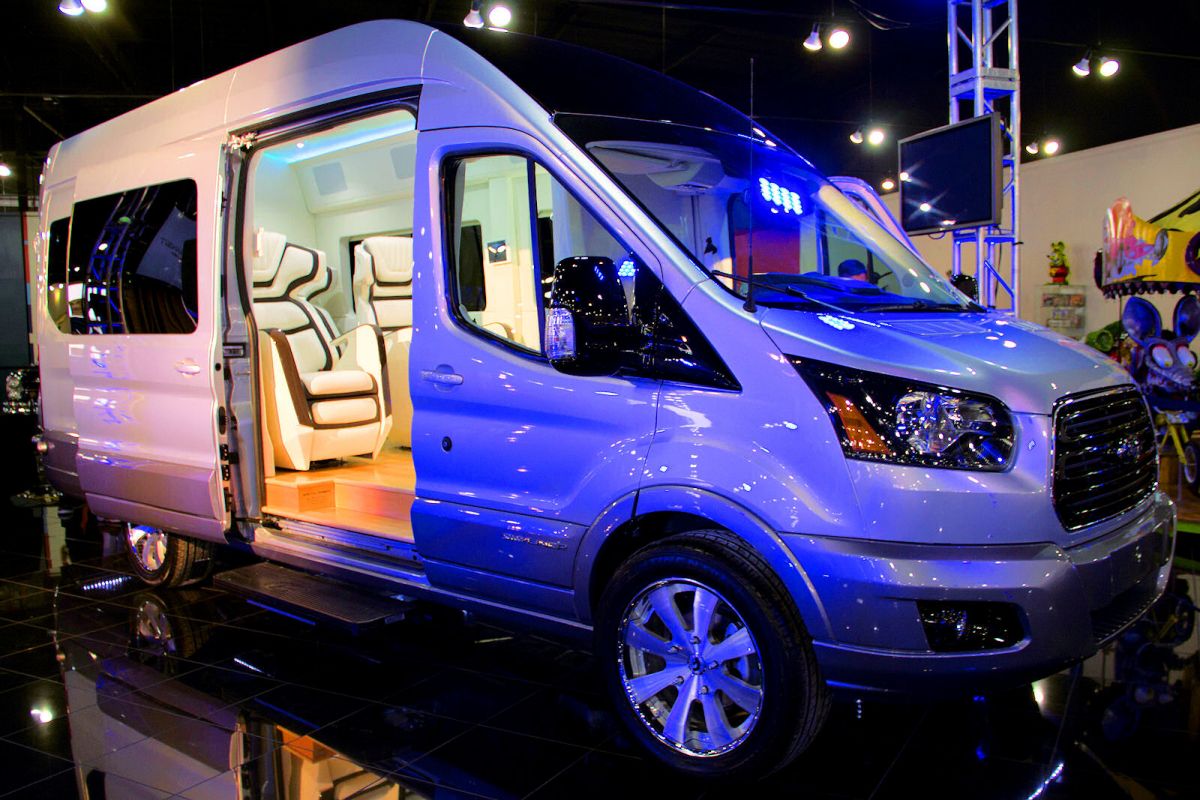Ford Transit Skyliner Concept: Ein Laster voller Luxus - Speed Heads