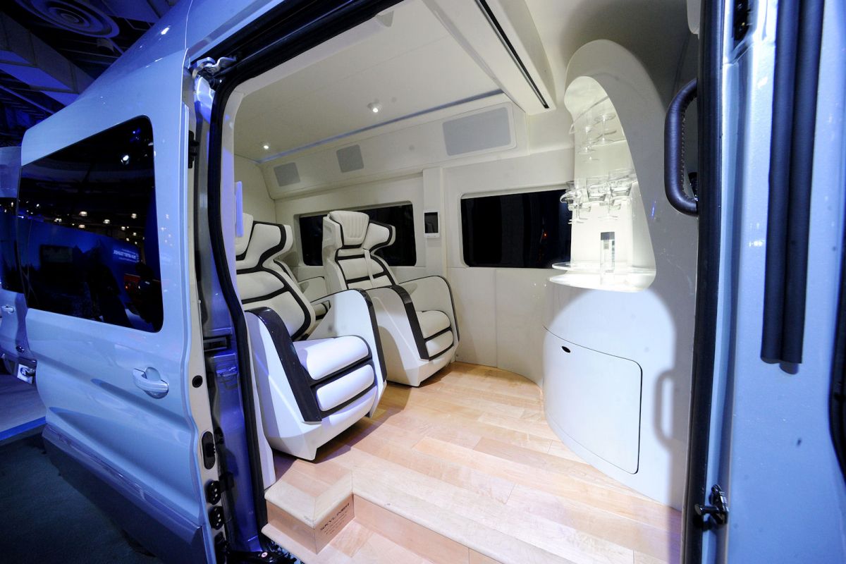 Ford Transit Skyliner Concept: Ein Laster voller Luxus - Speed Heads