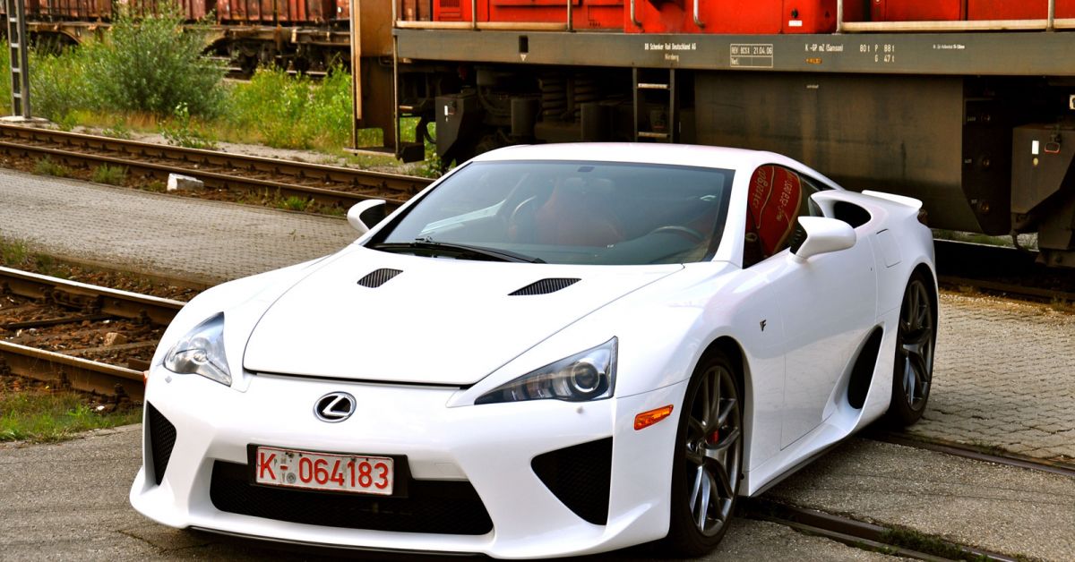 Lexus LFA Test - Eine Drehorgel im Großstadtverkehr - Speed Heads