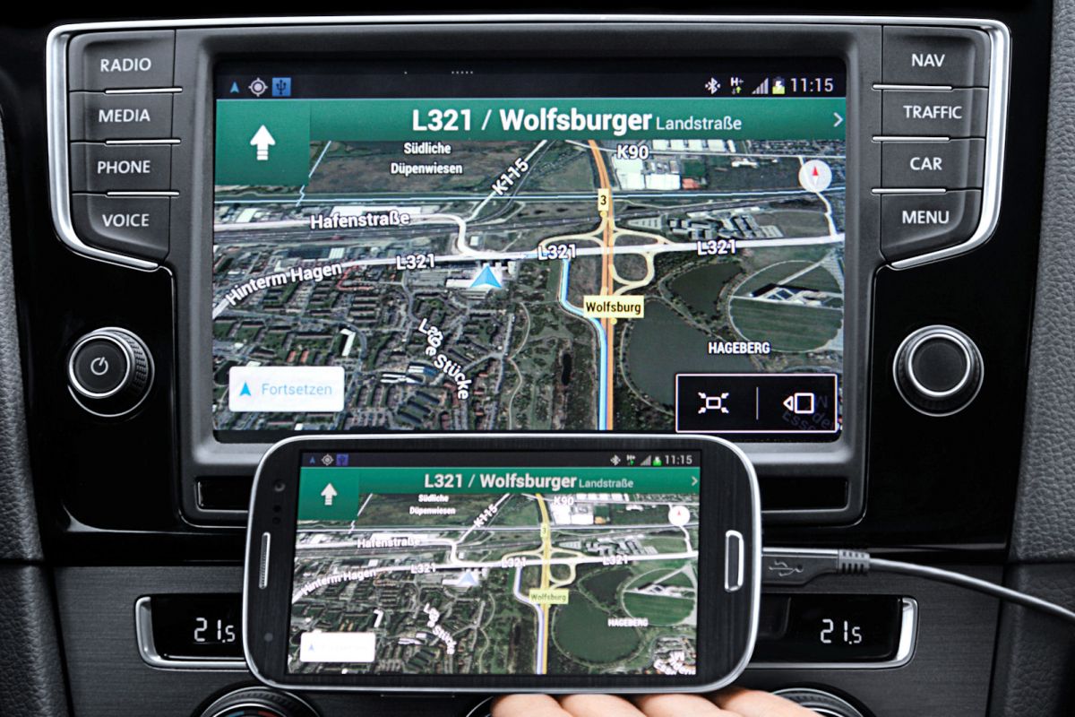 Volkswagen: Blick in die Zukunft - die totale Smartphone-Einbindung ...