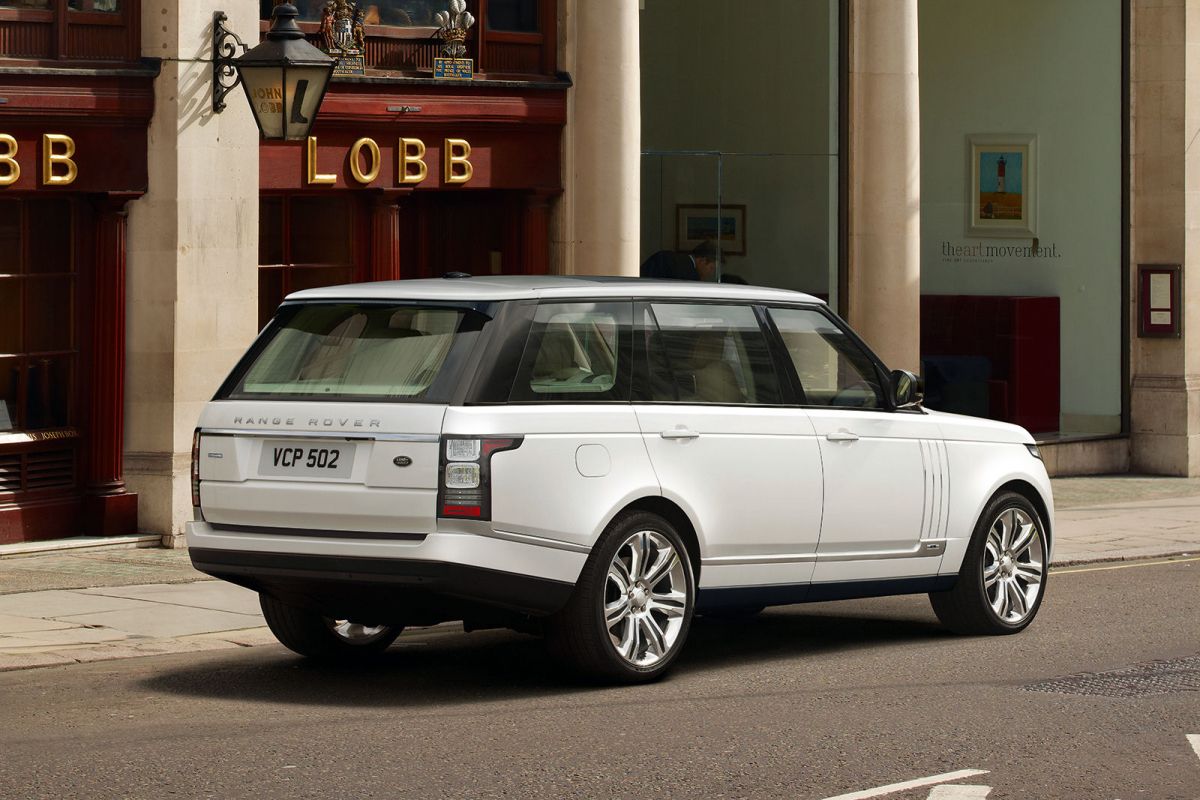 Range Rover LWB (Langversion): Der Luxus-SUV von der Streckbank - Speed ...