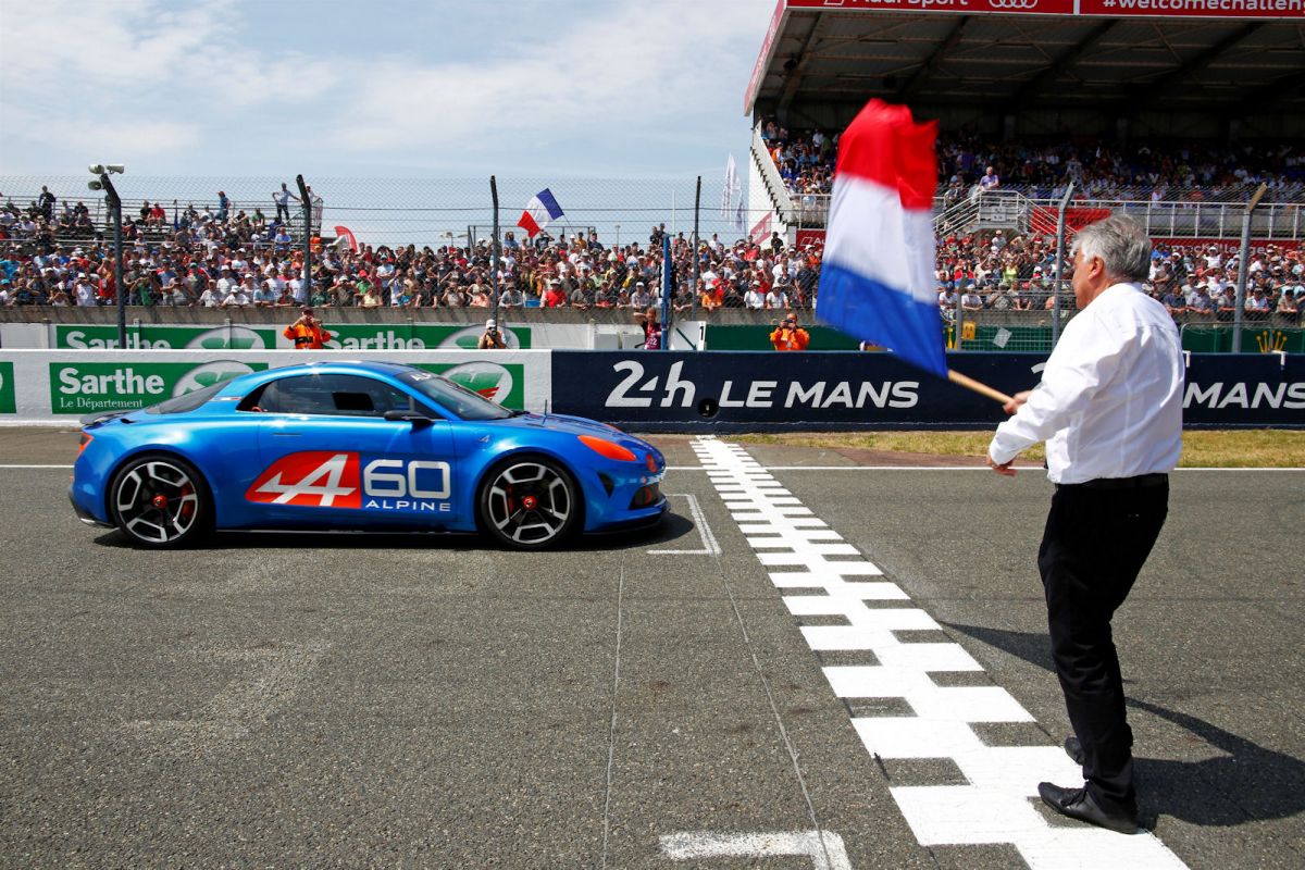 Renault Alpine Celebration: Gelüftet! So sieht der Sportwagen aus ...
