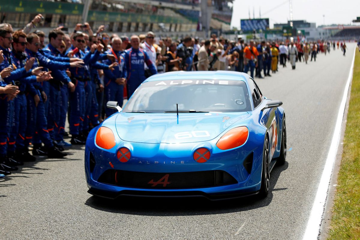 Renault Alpine Celebration: Gelüftet! So sieht der Sportwagen aus ...