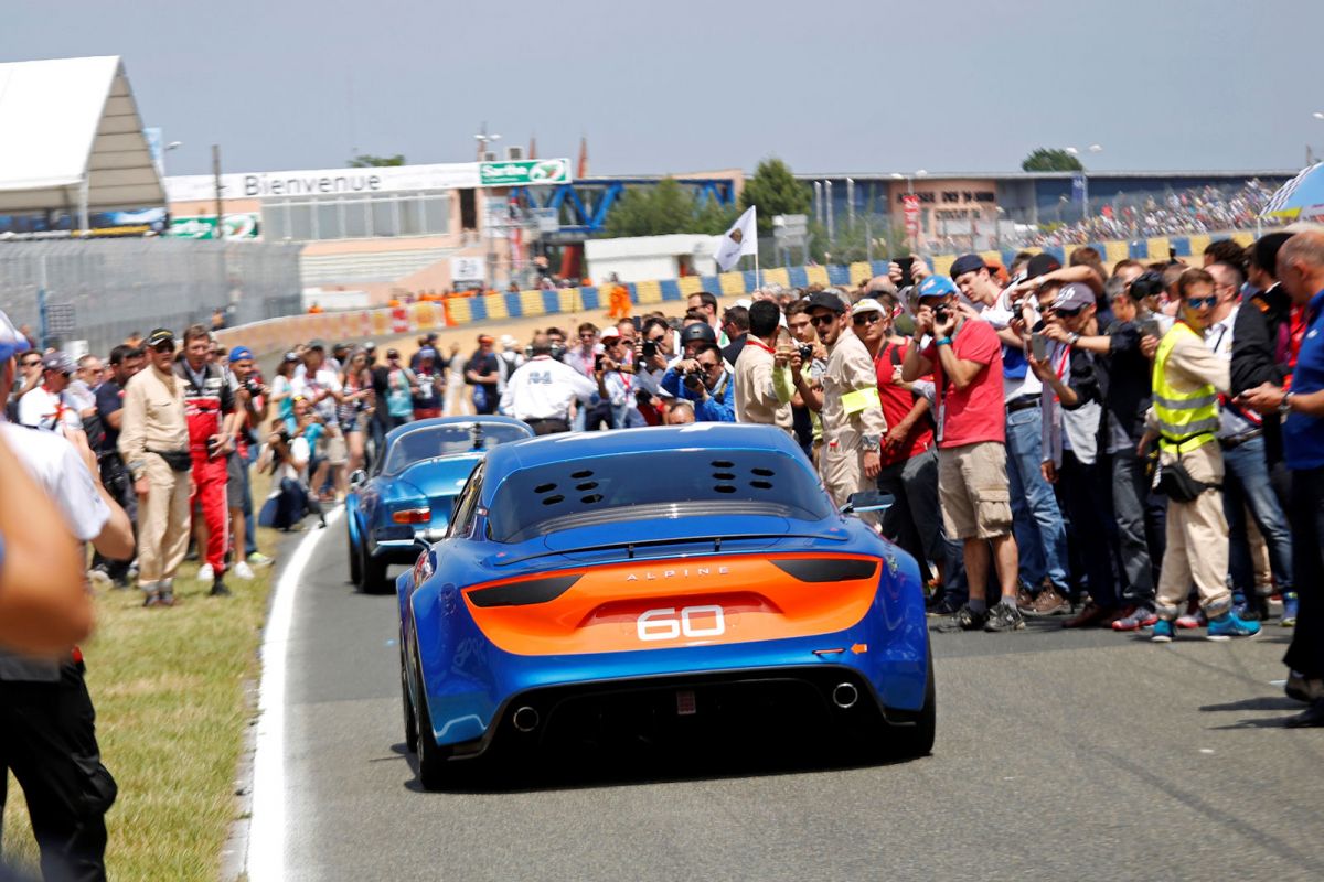 Renault Alpine Celebration: Gelüftet! So sieht der Sportwagen aus ...