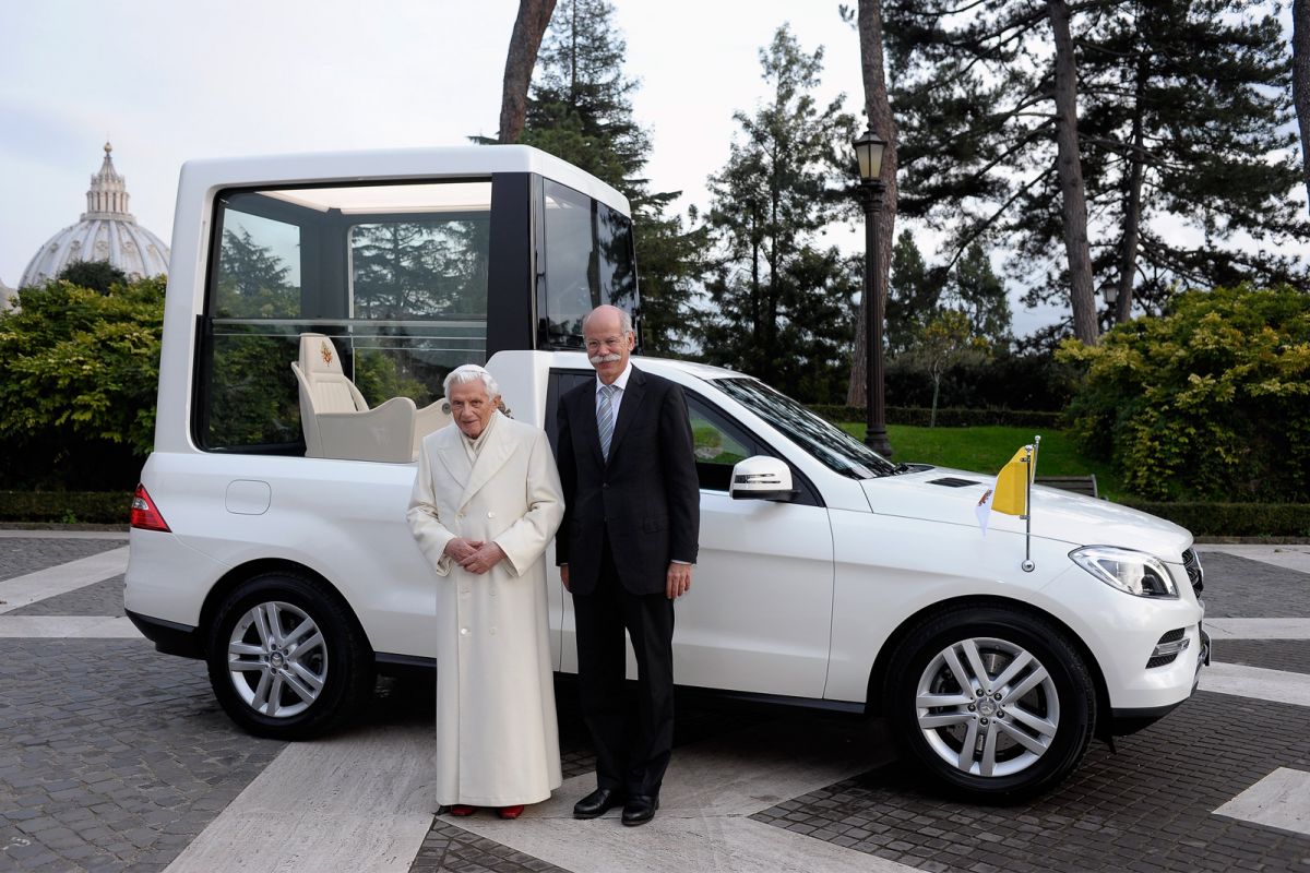 Habemus Papamobil: Neuer Papst Franziskus I darf Mercedes fahren ...