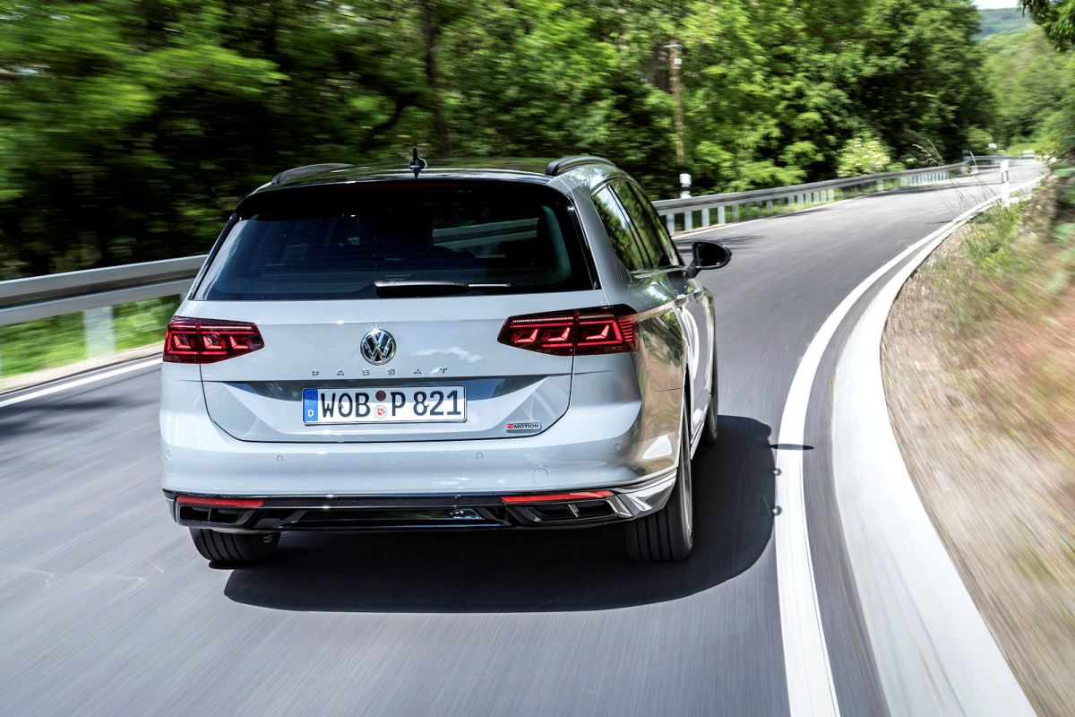 VW Passat R-Line Edition 2019 Test: Wie sportlich ist er wirklich ...