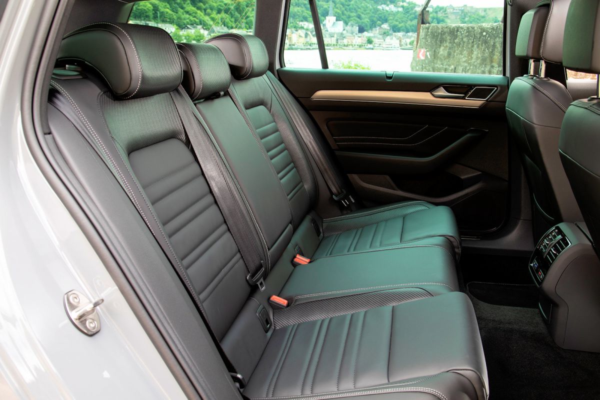 VW Passat R-Line Edition 2019 Test: Wie sportlich ist er wirklich ...