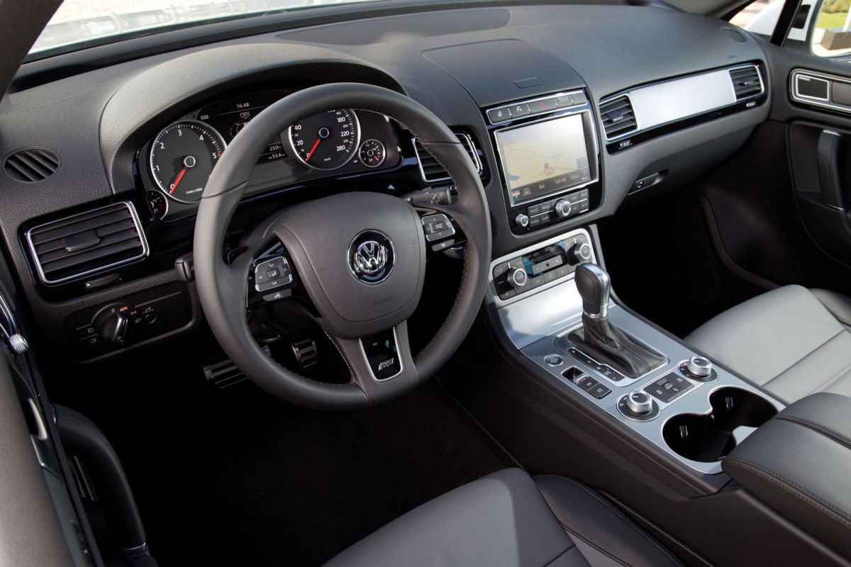 VW Touareg R-Line 2014: Jetzt bringt der SUV den Sport auf die Straße ...