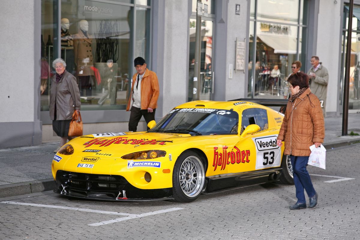 Zakspeed Viper GTS-R: Rennwagen kommt mit 600 PS auf die Straße - Speed ...